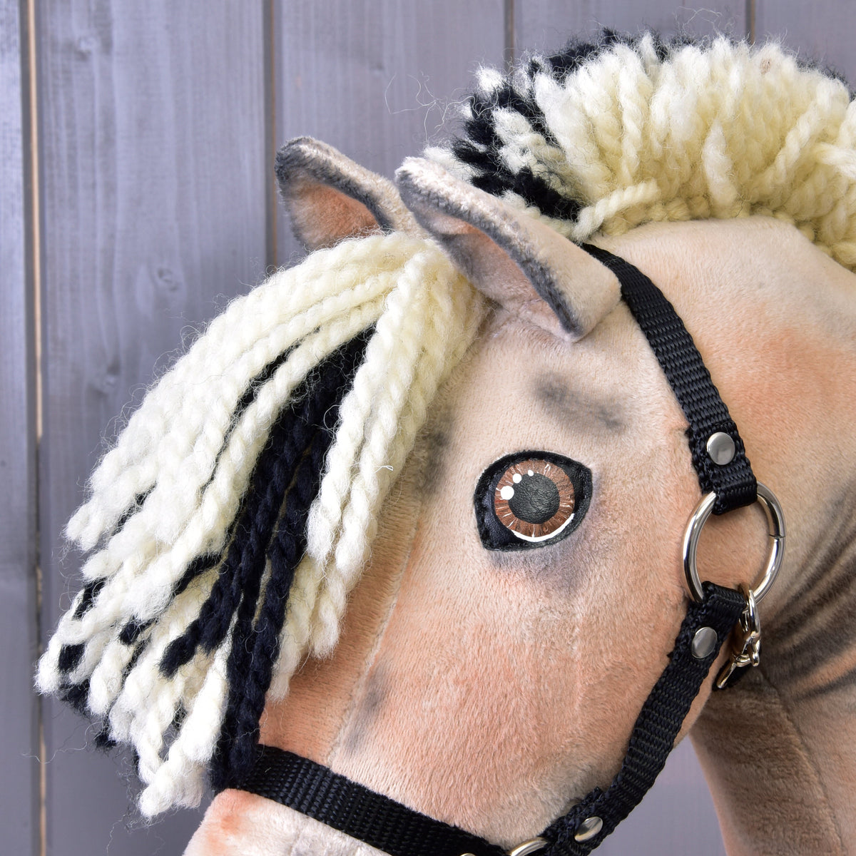 Hobby Horse Ozzy with black halter– Hobby Horse LarDen