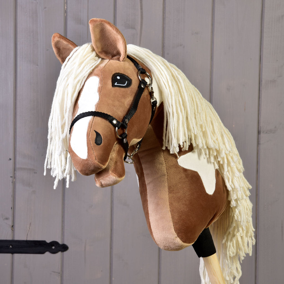 Hobby Horse Fury with black halter– Hobby Horse LarDen