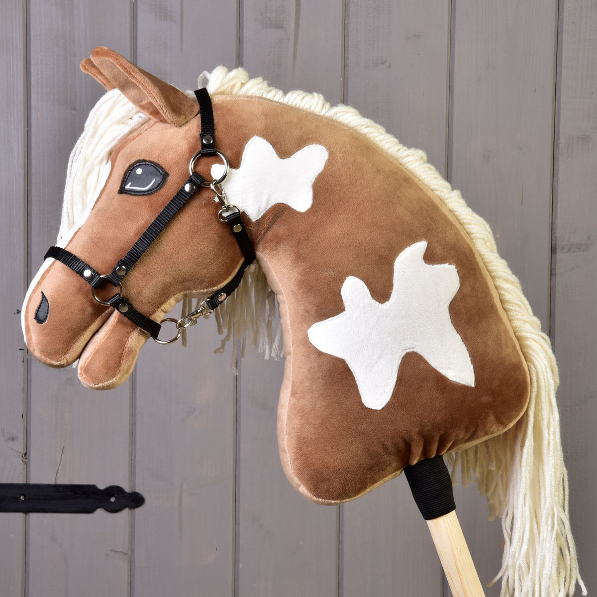 Hobby Horse Fury with black halter– Hobby Horse LarDen