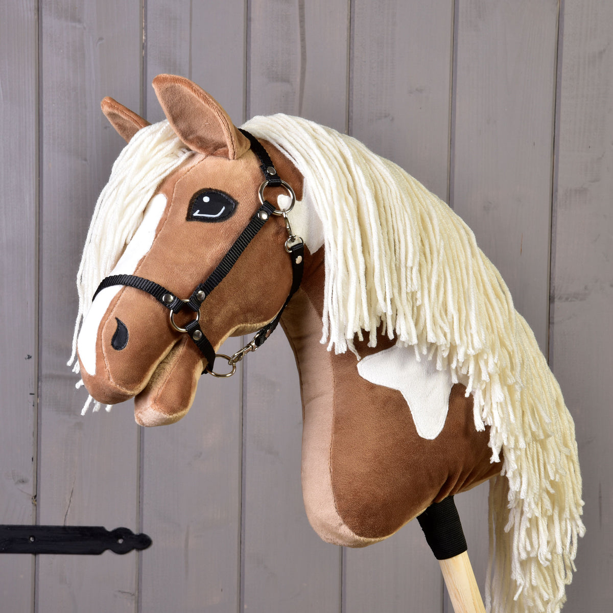Hobby Horse Fury with black halter– Hobby Horse LarDen