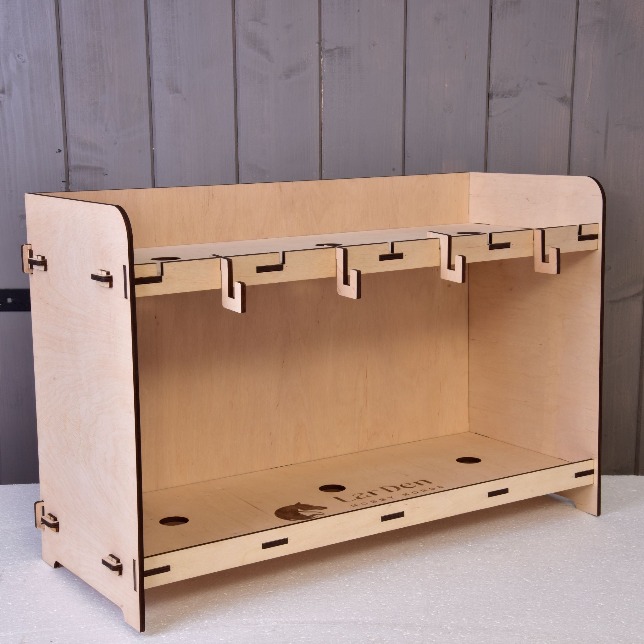 Stable for 3 Hobby Horses– Hobby Horse LarDen